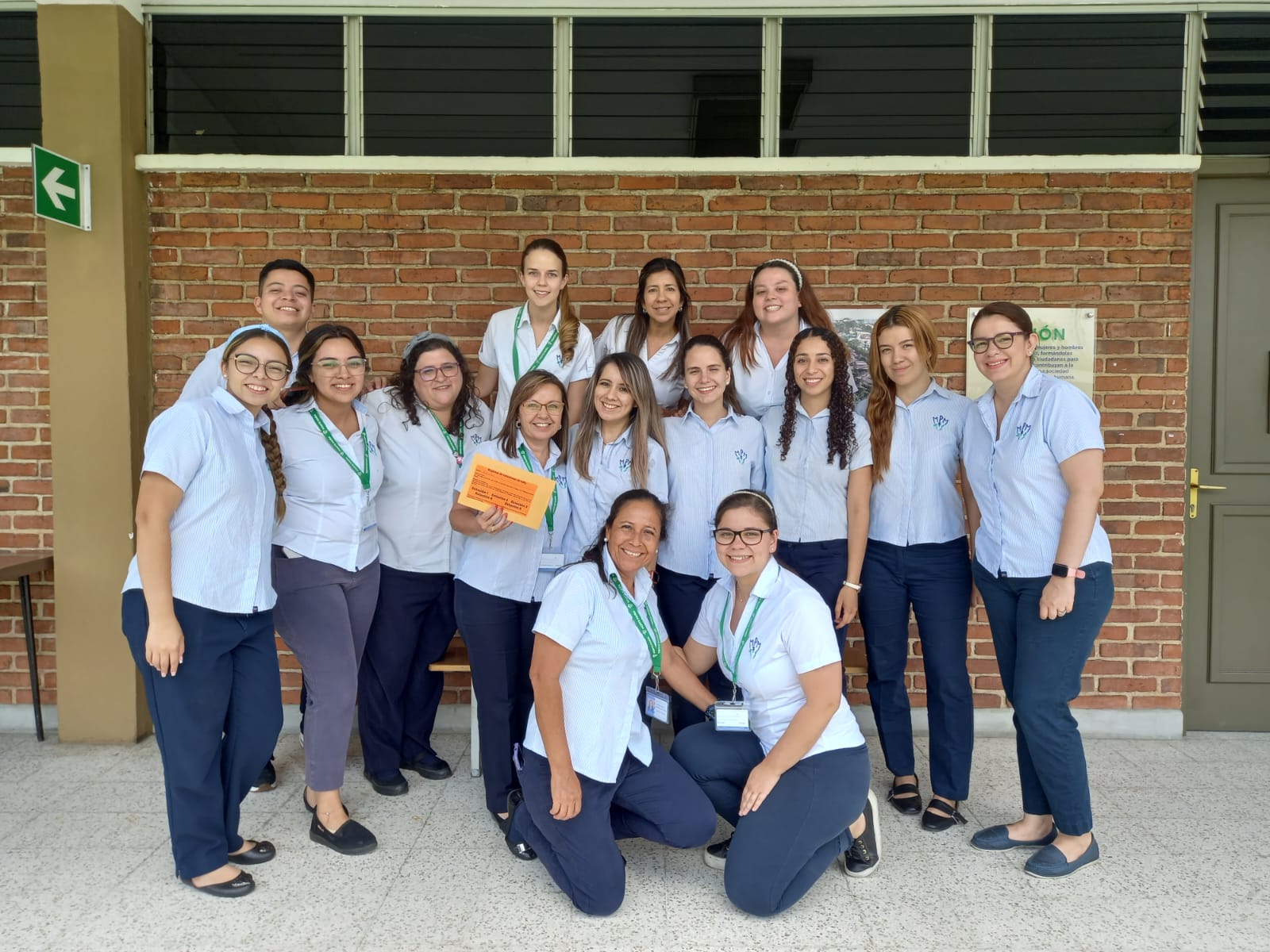 Más que maestros - Colegio Monte María